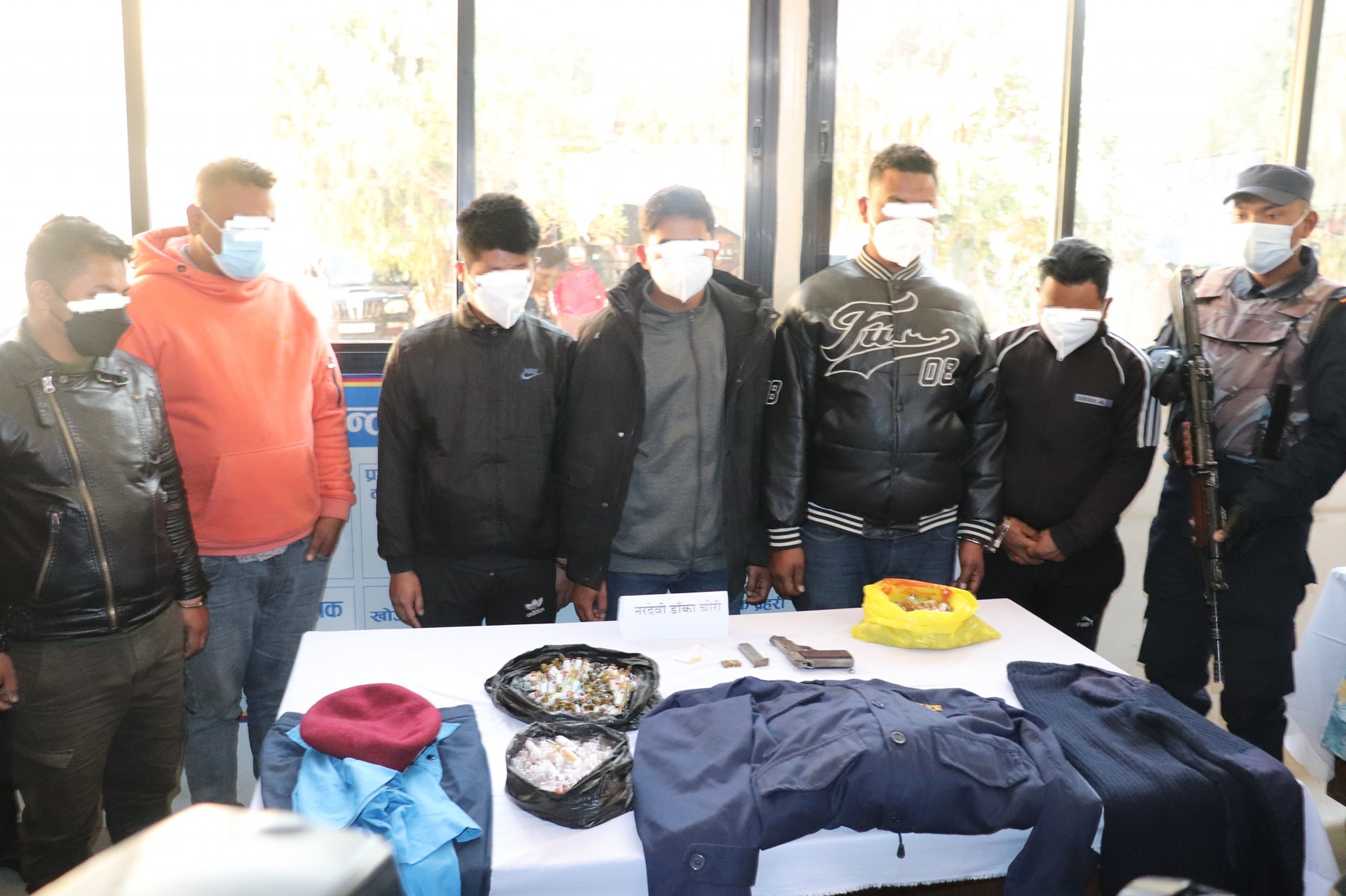 Police arrest gang members involved in gold robbery - Nepal Minute ...