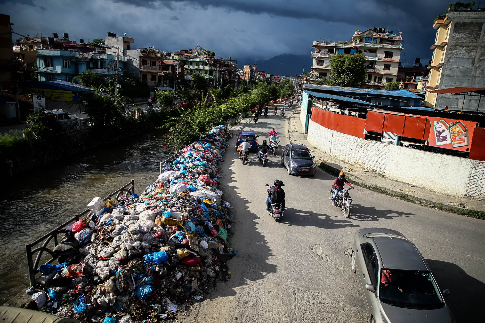 Garbage crisis: UML MPs demand swift resolution as cadres hold street ...