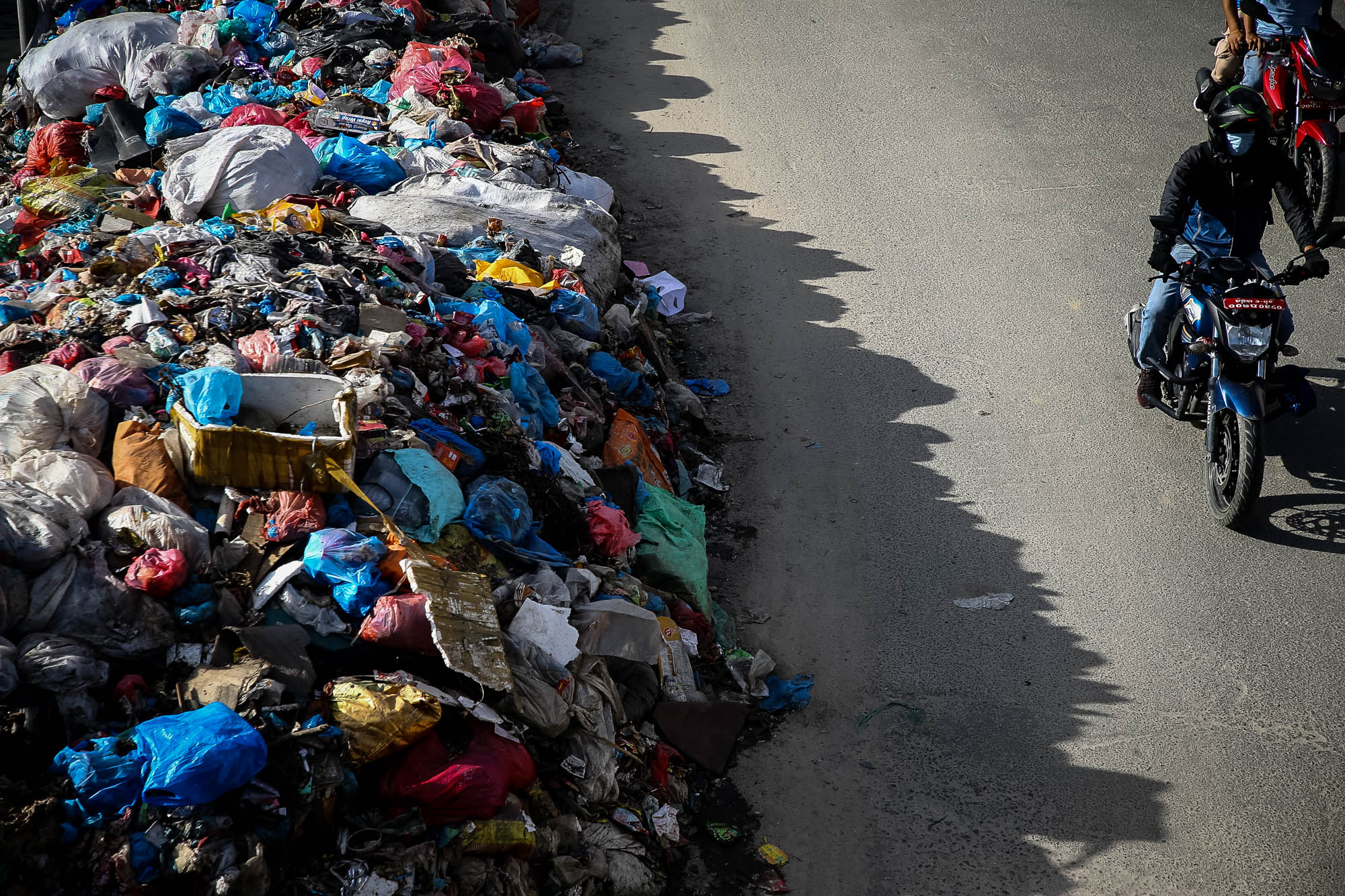 Garbage crisis: UML MPs demand swift resolution as cadres hold street ...