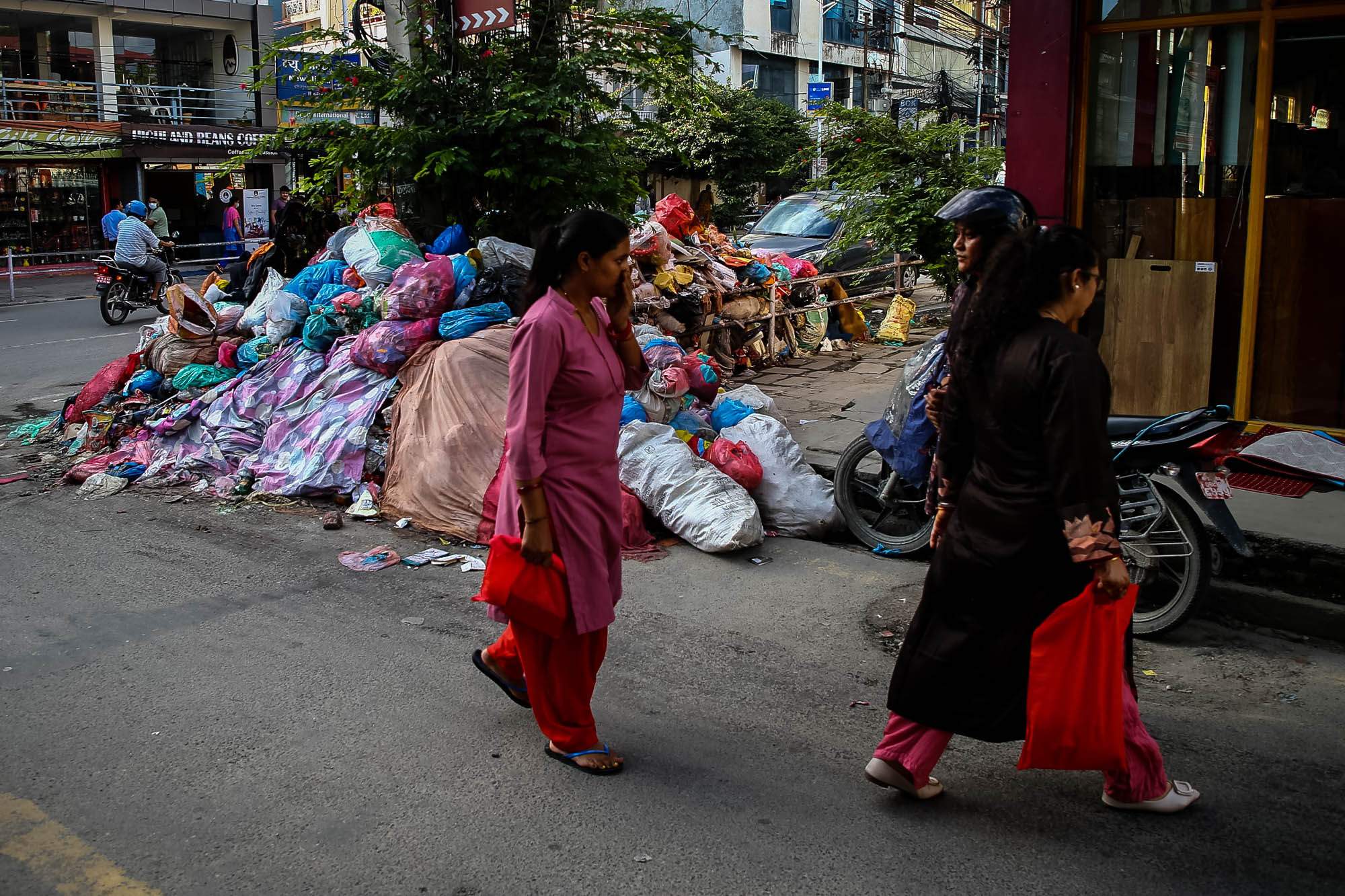 Garbage crisis: UML MPs demand swift resolution as cadres hold street ...
